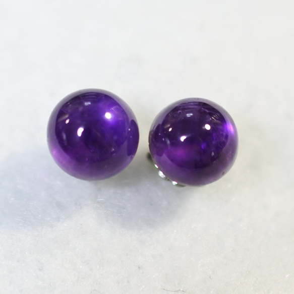 （1点もの）アメジストのスタッドピアス・8mm（チタンポスト） ピアス（スタッド・一粒） febfac 通販｜Creema(クリーマ ...
