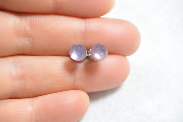 （1点もの）ホワイトシェル＆アメジストのスタッドピアス（6mm・チタンポスト） ピアス（スタッド・一粒） febfac 通販 9364243 ...