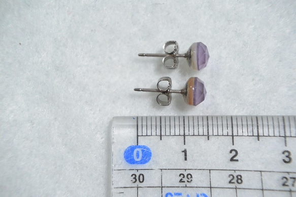 （1点もの）ホワイトシェル＆アメジストのスタッドピアス（6mm・チタンポスト） ピアス（スタッド・一粒） febfac 通販 9364243 ...
