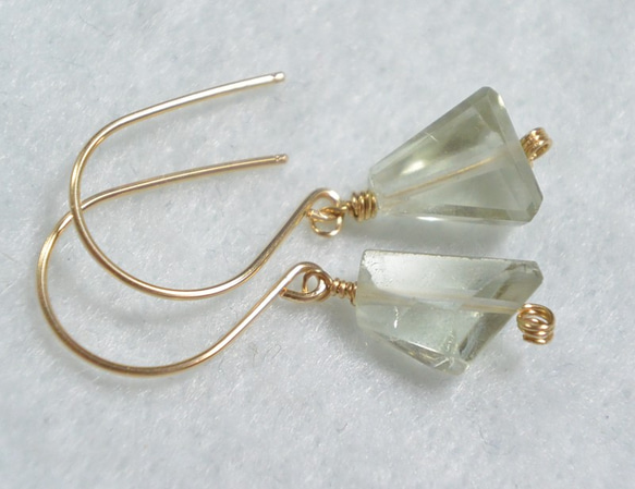 （1点もの）グリーンアメジスト・タンブルカットの14kgfピアス ピアス（フック・チェーン） febfac 通販｜Creema(クリーマ ...