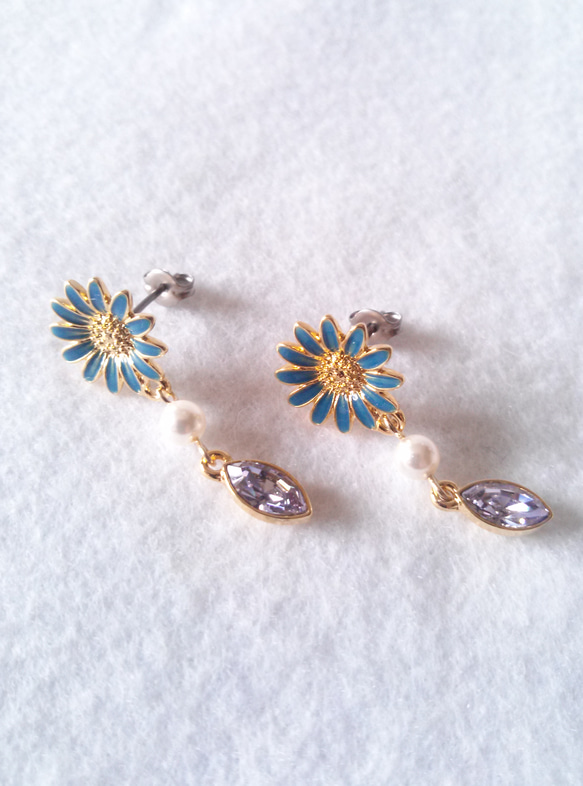 スワロ&お花のピアス ピアス（スタッド・一粒） 雪兎 通販｜Creema(クリーマ)