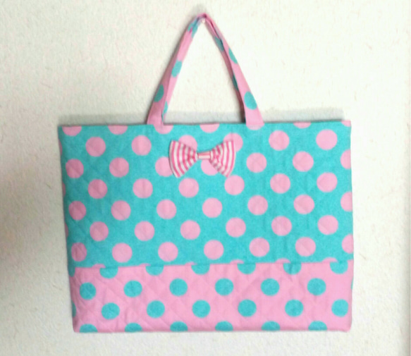 パステルドットのキルティングレッスンバッグ ブルー ストライプリボン その他入園グッズ candy-candy 通販｜Creema(クリーマ)