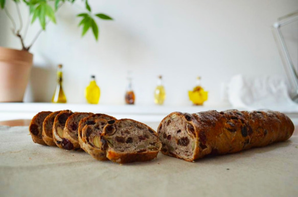 NF RYE [10種類のナッツとドライフルーツの ライ麦パン] パン KOaA 通販 1864632｜Creema(クリーマ)