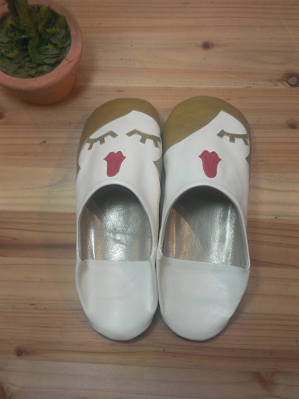 金髪女の子のルームシューズ（バブーシュ） スリッパ・ルームシューズ Over The World 通販 1852171｜Creema(クリーマ)