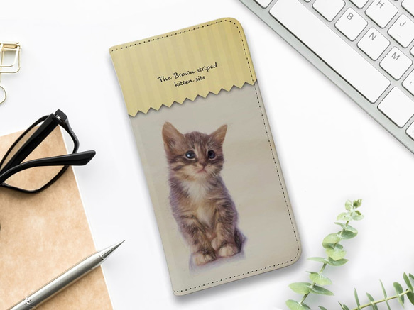 iPhone17/iPhoneAir/iPhone17Pro 猫 全機種対応☆手帳型ベルトなし 座る子猫 iPhoneケース・カバー ...