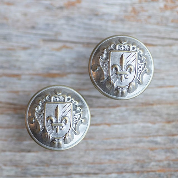 金屬標誌按鈕＃BT246 1孔18mm C /＃NBR銀色x白金5件 鈕扣・扣子 takashimabutton 的作品｜Creema 7092925