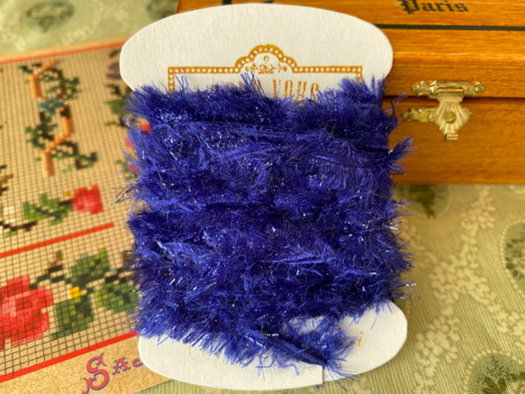 新入荷！イギリス製 LINTON（リントン）『フリンジ風 ファンシーヤーン 毛糸 幅広ブルー』～約2mでカット済み～ 毛糸 Blanc de ...