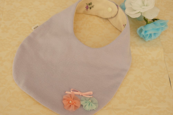 リバーシブルスタイ フラワーモチーフ×花柄 スタイ・よだれかけ Miss.Mei 通販 2071088｜Creema(クリーマ)