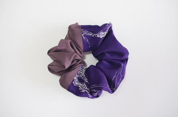 大き目 2色 着物シュシュ 紫 花柄 シュシュ INCO ROOM 通販 12616439｜Creema(クリーマ)