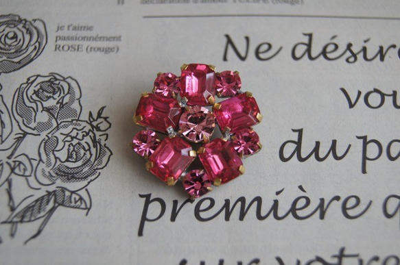 1930年以降 チェコガラス ラインストーンボタン ピンク ボタン Burano（ブラーノ） 通販 12052885｜Creema(クリーマ)