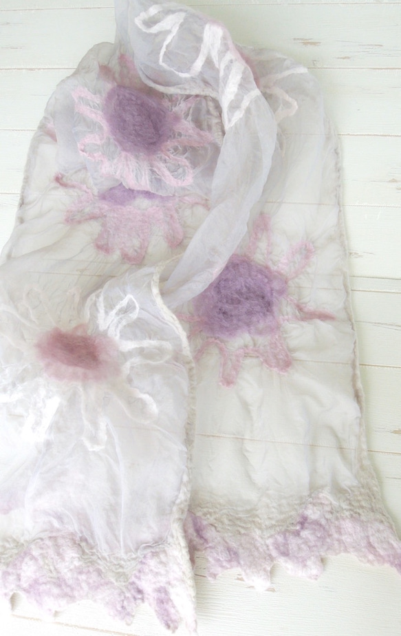 ふんわりシルクと羊毛ストール ＊フラワー＊ベージュピンク 受注製作 ストール fuwa〜ri 通販｜Creema(クリーマ)