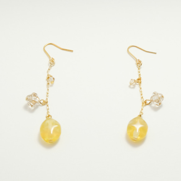 春色。イエローのチェーンピアス ピアス（フック・チェーン） Little cove 通販 3528018｜Creema(クリーマ)