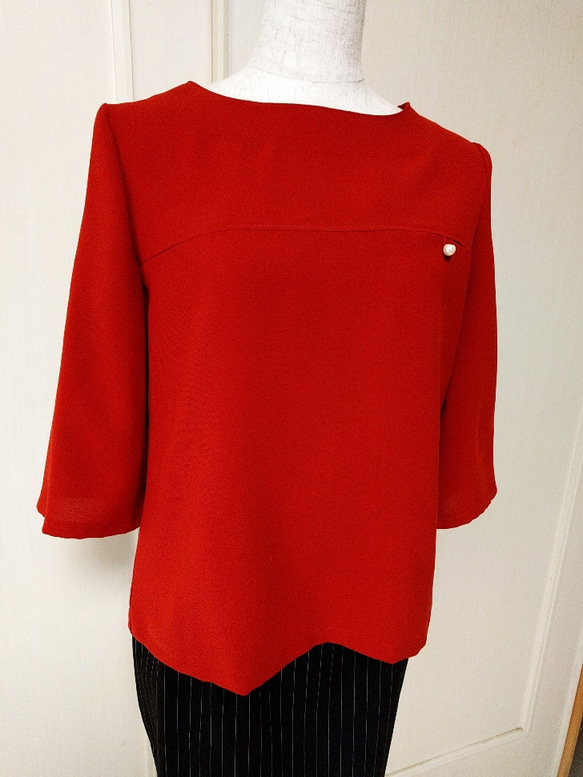 (値引き) 胸の切り替えに小さなポケットの赤いブラウス ブラウス sae 通販 3332157｜Creema(クリーマ)