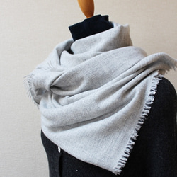 ピュアカシミヤショール ライトグレー ストール tsutsumu 通販 6434434｜Creema(クリーマ)