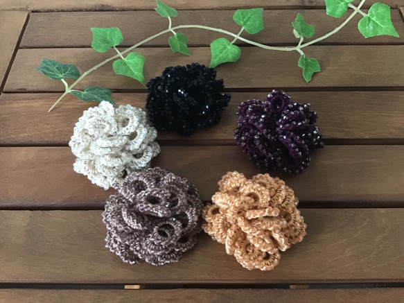 ビーズがキラキラ♪お花のポニーフックNO.2 ポニーフック・ヘアカフス R＊saku★ 通販 7993014｜Creema(クリーマ)