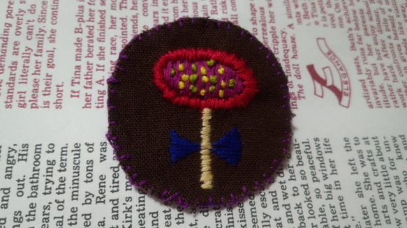 刺繍ブローチ ＊*＊*＊ ブローチ orange-ice-tea 通販 2831370｜Creema(クリーマ)