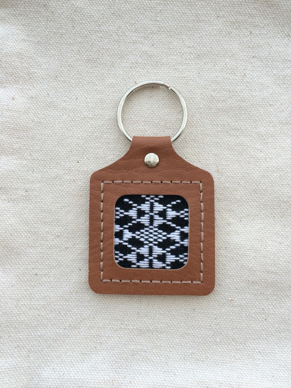 こぎん刺しのキーホルダー〈そろばん刺し2〉 キーリング irotoridori 通販｜Creema(クリーマ) 2904599