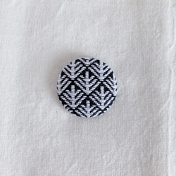 再＊ 布色⑤〜⑧ ブローチ、ヘアゴム他〈松笠〉3.8cm ブローチ irotoridori 通販 4089594｜Creema(クリーマ)