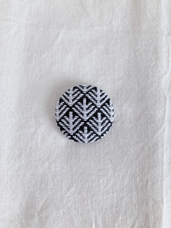 再＊ 布色⑤〜⑧ ブローチ、ヘアゴム他〈松笠〉3.8cm ブローチ irotoridori 通販 4089594｜Creema(クリーマ)