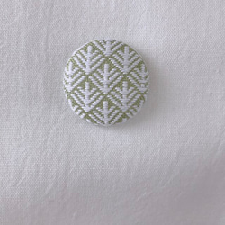 再＊ 布色⑤〜⑧ ブローチ、ヘアゴム他〈松笠〉3.8cm ブローチ irotoridori 通販 4089594｜Creema(クリーマ)