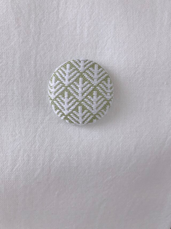 再＊ 布色⑤〜⑧ ブローチ、ヘアゴム他〈松笠〉3.8cm ブローチ irotoridori 通販 4089594｜Creema(クリーマ)