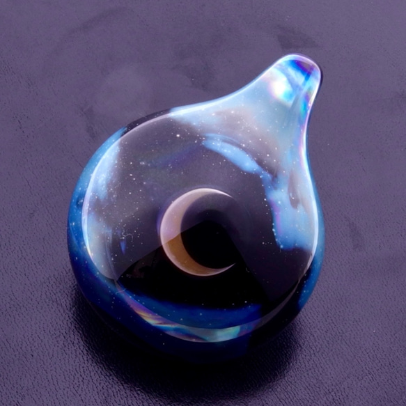 ガラスの銀河【月】耐熱ガラスペンダント☆.:* ネックレス・ペンダント gamart 通販｜Creema(クリーマ) 2140361