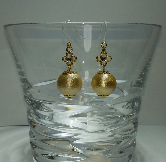 コットンパールのピアス（ゴールド） ピアス（フック・チェーン） Y couture 通販｜Creema(クリーマ) 2070824