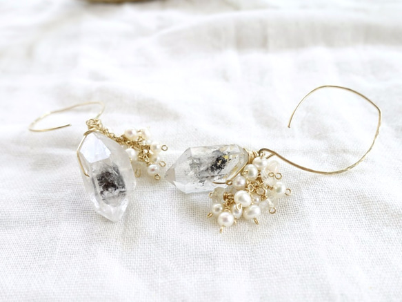 14kgf ダブルポイントクリスタルとオパール＆パールの房ピアス ピアス（フック・チェーン） sinar* 通販 3075230｜Creema ...