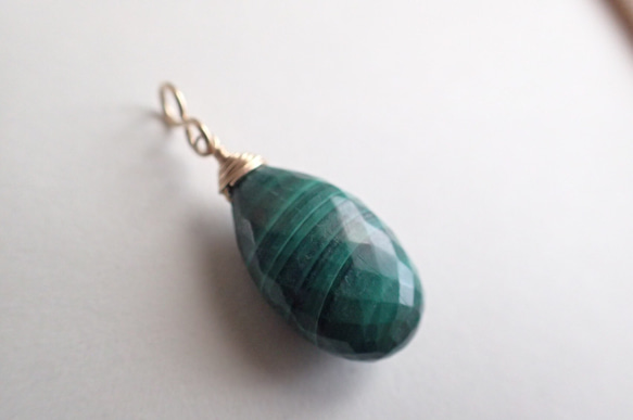 14kgf 希少 大粒ドロップブリオレットの横縞模様のマラカイト。ペンダントトップ ネックレス・ペンダント flourish 通販 ...